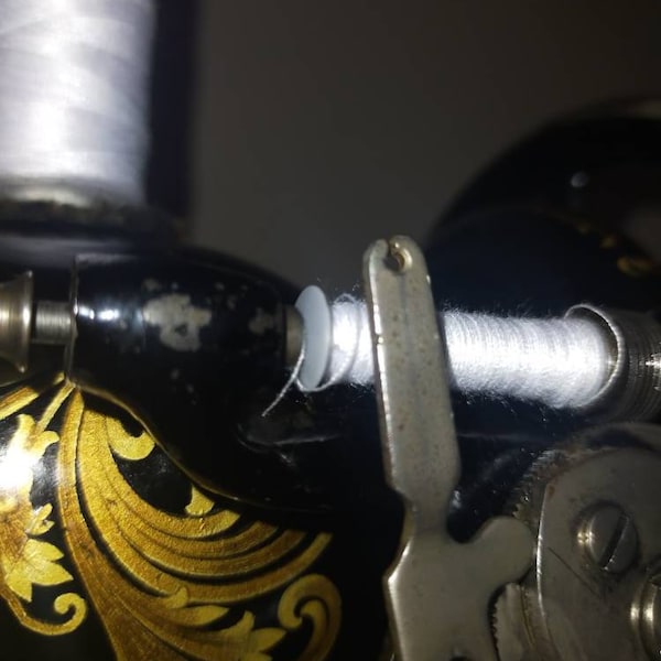 5 X Sewing Machine Bobbins for Vintage Harris, Defiance & New Home ...