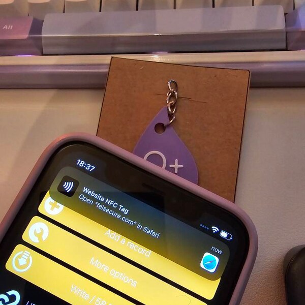 Customizable 3d-printed QR Code Badge With Stand | WLAN, Web, Crypto ...