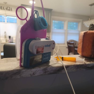 Tubie Hang™ G-tube Feeding Pump Hanger - Etsy