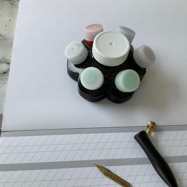 Angled Calligraphy Ink Pot Dinky Dip Holder Resin Inkwheel With Dinky ...