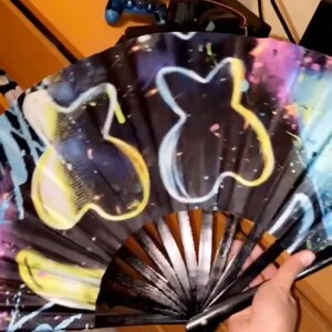 The Crucifixion of Jesus Hand Fan / 3D UV Glow Fan / Clacking | Etsy