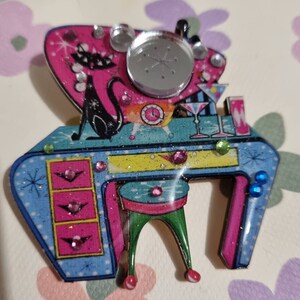 Pin up Retro Brooch Rockabilly Pin Fashion 1950's Jewellery 1940's ...