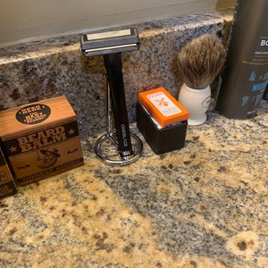 Gold TN Universal Razor Stand (will Accommodate --MACH 3, Venus, Fusion ...