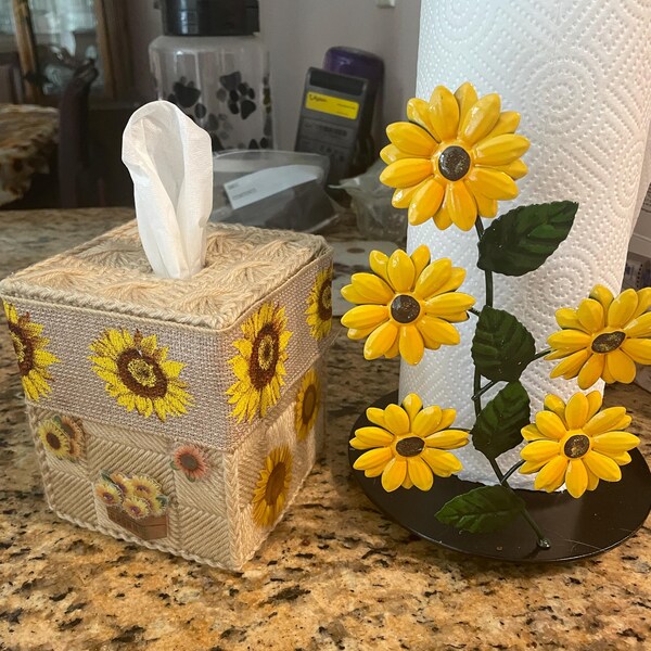 Bathroom / Miniatures New Tissue Box Cover - Handmade - Plastic Canvas ...