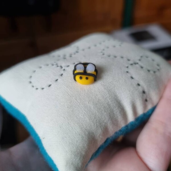 Busy Bee Pin Cushion - Etsy UK