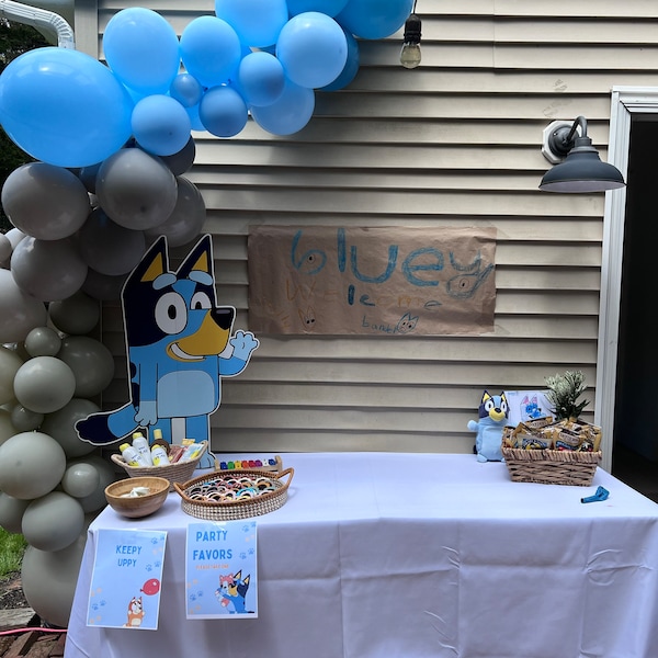 Bluey Balloon Backdrop, Let's Pawty Balloon Garland, Bluey Birthday ...