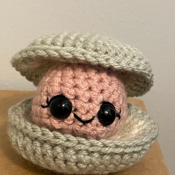 PATTERN: Low Sew Cleo the Clam Pattern - Amigurumi Clam Pattern ...