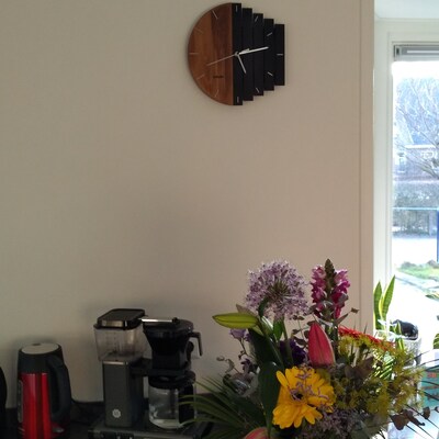 Shattered Broken Abstract Wall Clock 12 VREME, Art Timepiece, Timeless ...