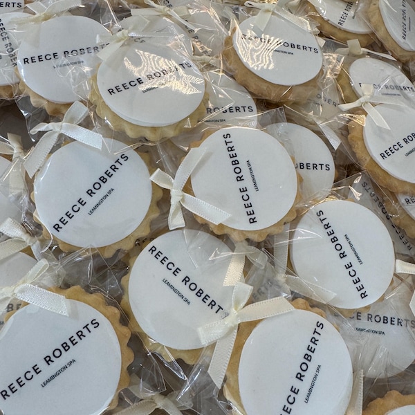 Personalised Wedding Biscuit Cookie Favours - Mr and Mrs Biscuits ...