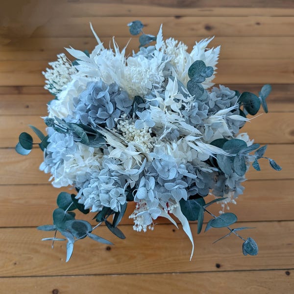 Bouquet SAINT-FLORENT Hydrangea and Eucalyptus Dusty Blue and White ...