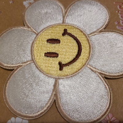 Smiley Daisy Enamel Keychain Daisy Keychain Bag Charm Positivity ...