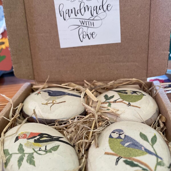 Mickey and Minnie Mouse Pebbles, Pebble Gift Box, Decorative Stones ...