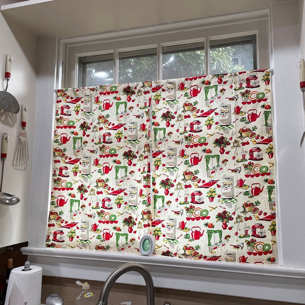 Retro Kitchen Cafe Curtains: 1950s Red and Green Print, Lightweight ...