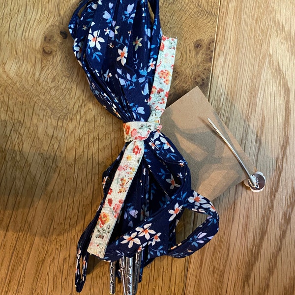 Beautiful Peacock Feathers Fabric Make-up and Wash Bag, Retro Glamour ...