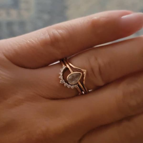 14K Gold Chevron Ring, Solid Gold Wedding Band, Stacking Ring, Wing ...