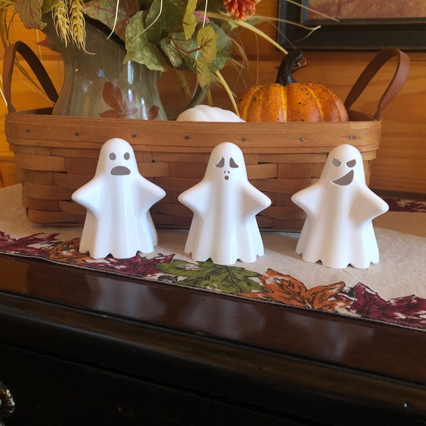 Spooky Ghosts W/ Flickering LED Candle | Halloween Decor | Mcgadgets ...