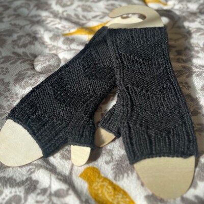 Knitting Pattern Chevron Fingerless Mittens Instant PDF Download - Etsy