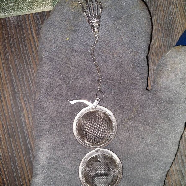 Skeleton Hand Tea Infuser Horror Fan Gothic Loose Tea Halloween Tea ...