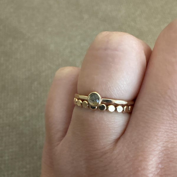 Handmade Labradorite Stone Stacking Ring / / Delicate Hammered 14k Gold ...
