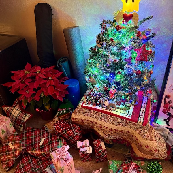 Joy-con Controller Inspired AirTag Holder + Fidget Toy – Clickable ...