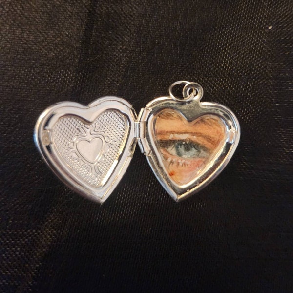 Custom Handpainted Lover's Eye Locket - Etsy Canada