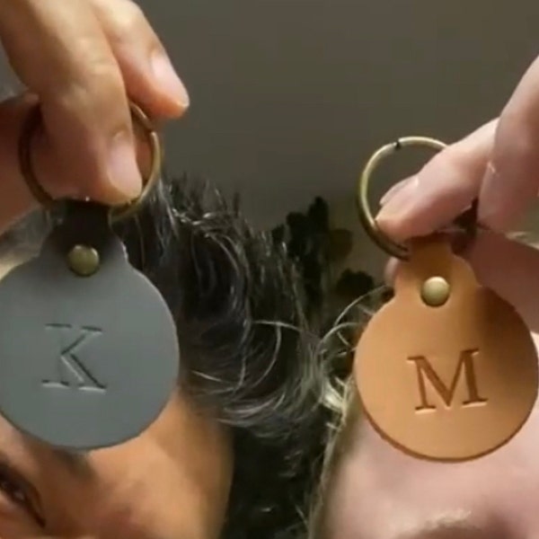 Custom Leather Circle Keychain. Monogrammed Personalized Full Grain ...