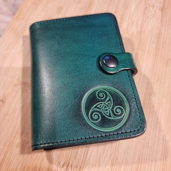 Plumier en cuir, trousse, vide-poche, décor papillons, couleur marron chocolat 16 couleurs au ...