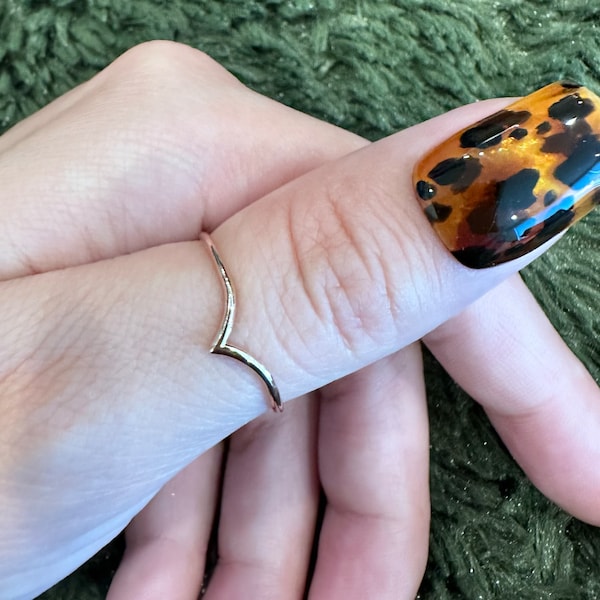 14K Gold Chevron Ring, Solid Gold Wedding Band, Stacking Ring, Wing ...