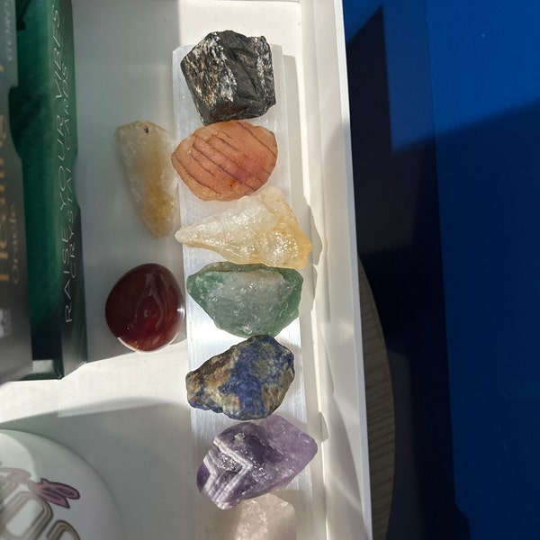 Raw Crystal 7 Chakra Set With Selenite Plate - Chakra Kit - Crystals ...