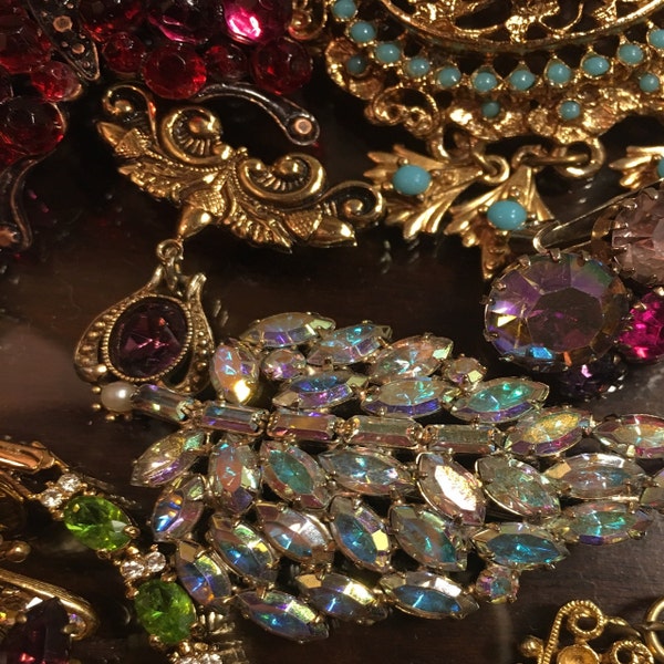 Vintage Ruby Red and Ruby Aurora Borealis Rhinestone Wreath Brooch - Etsy