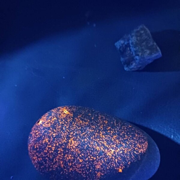 15.25oz, Fluorescent Sodalite, EMBERLITE, Yooperstone, Yooperlite, Lake ...