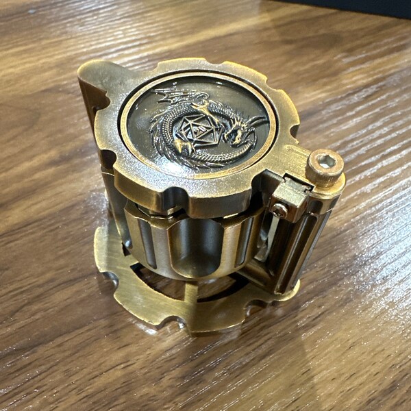 Revolver Bullet Dice Set - Unique 7-piece Dice in Revolver Cylinder ...