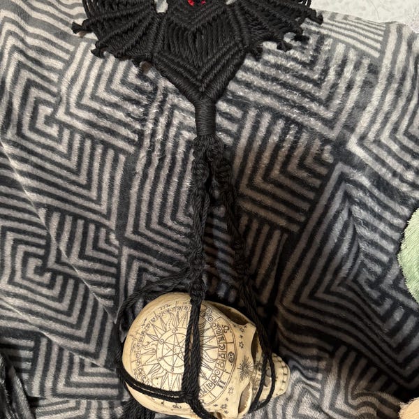 Bat Plant Holder, Bat Macrame, Goth Home Decor, Living Room Wall Art ...