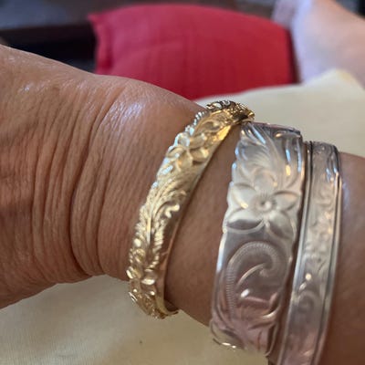 5mm Hamilton Gold Hawaii Tropical Flower and Wave Scroll Design Bangle ...