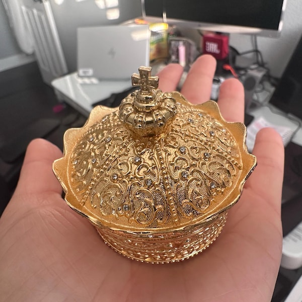 Wedding Arras, Elegant Gold Crown Wedding Arras With 13 Coins Set ...