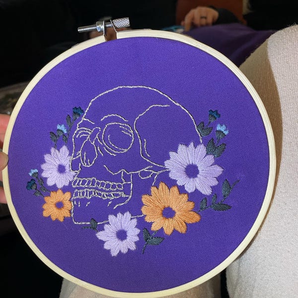 Hand Stickmuster - Motte Stickmuster - Natur Inspiriertes Stickmuster ...