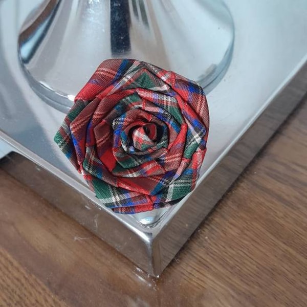 20 Roses in Your Tartan - Custom Tartan Ribbon Rose Wedding Package ...