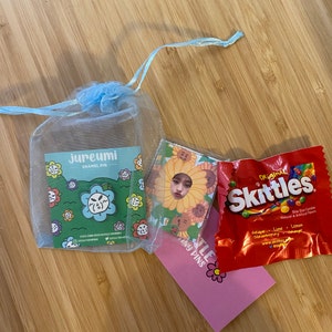 Stray Kids Leeknow LOVELY JUREUMI Pin - Etsy