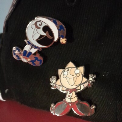 FNAF Smol Sun and Mini Moon Glow-in-the-dark Enamel Pins Free Sticker ...