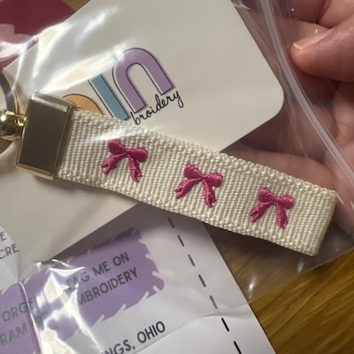 Pink Bow Keychain / Bow Embroidered Keychain / Coquette Bow Embroidery ...