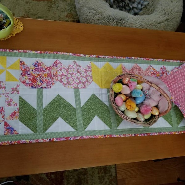 Quilted Spring Table Runner With Tulips and Pinwheels - Etsy