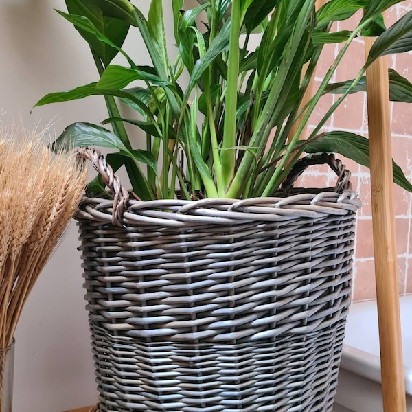 REDUCED 18 Inch Large Wicker Hamper With Antique Wash Finish, Lid ...