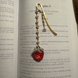 Strawberry Chain Bookmark, Hook Bookmark, Book Lover Gift Idea, Gold ...