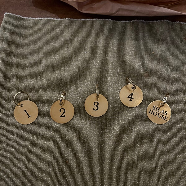 Personalized Retro Hotel Keychain // Gold Key Ring // Personalised Key ...