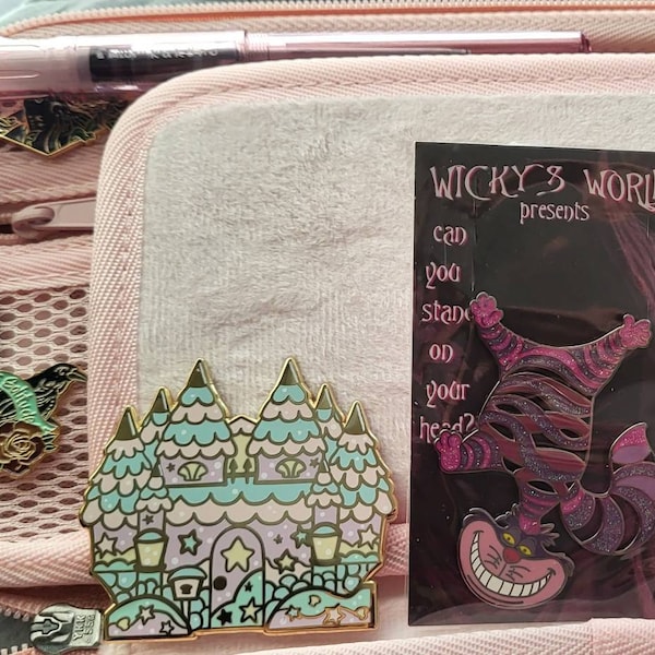 Alice in Wonderland's Cheshire Cat Head Stand Pin hard Enamel/glitter ...