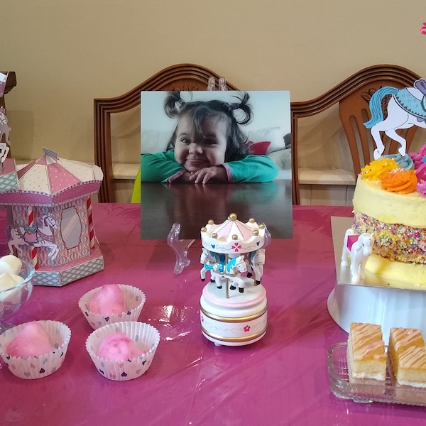 Carousel Merry Go Round Box - Cupcake Box, Gift Box, Party Favor or ...