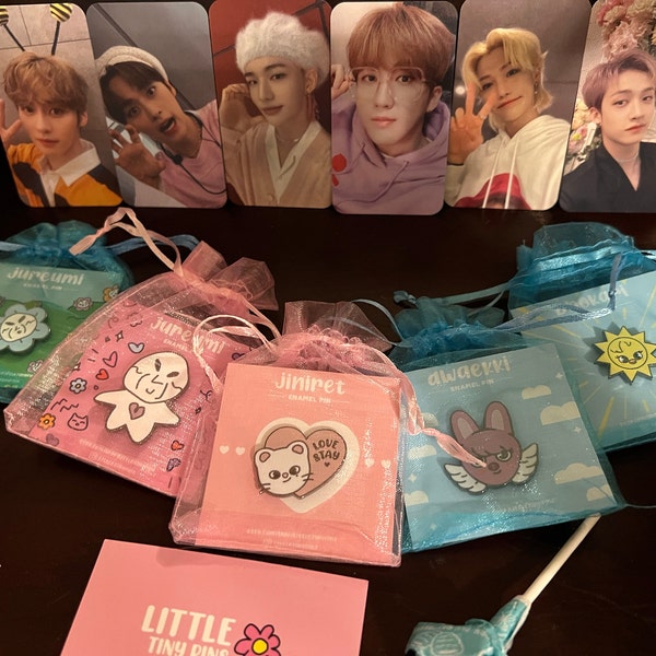 Stray Kids Leeknow LOVELY JUREUMI Pin - Etsy