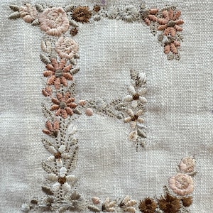 Machine Embroidery LETTER E Uppercase 9,7cm / 3.85 Tall Dainty Floral ...