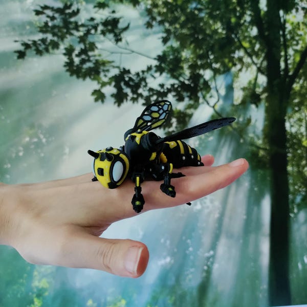 3D Printed Cyber Bee With Articulating Joints and Moving Wings - Flexi ...