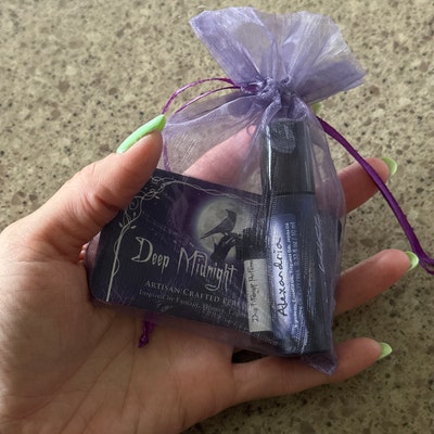WAITING FOR ADA™ Perfume Oil Elegant Woods, Pressed Linens, Peanut ...
